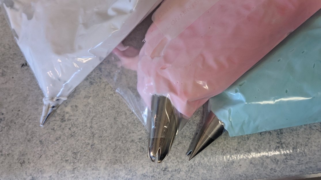 Toddler Cake Decorating – The Nurtured Bee